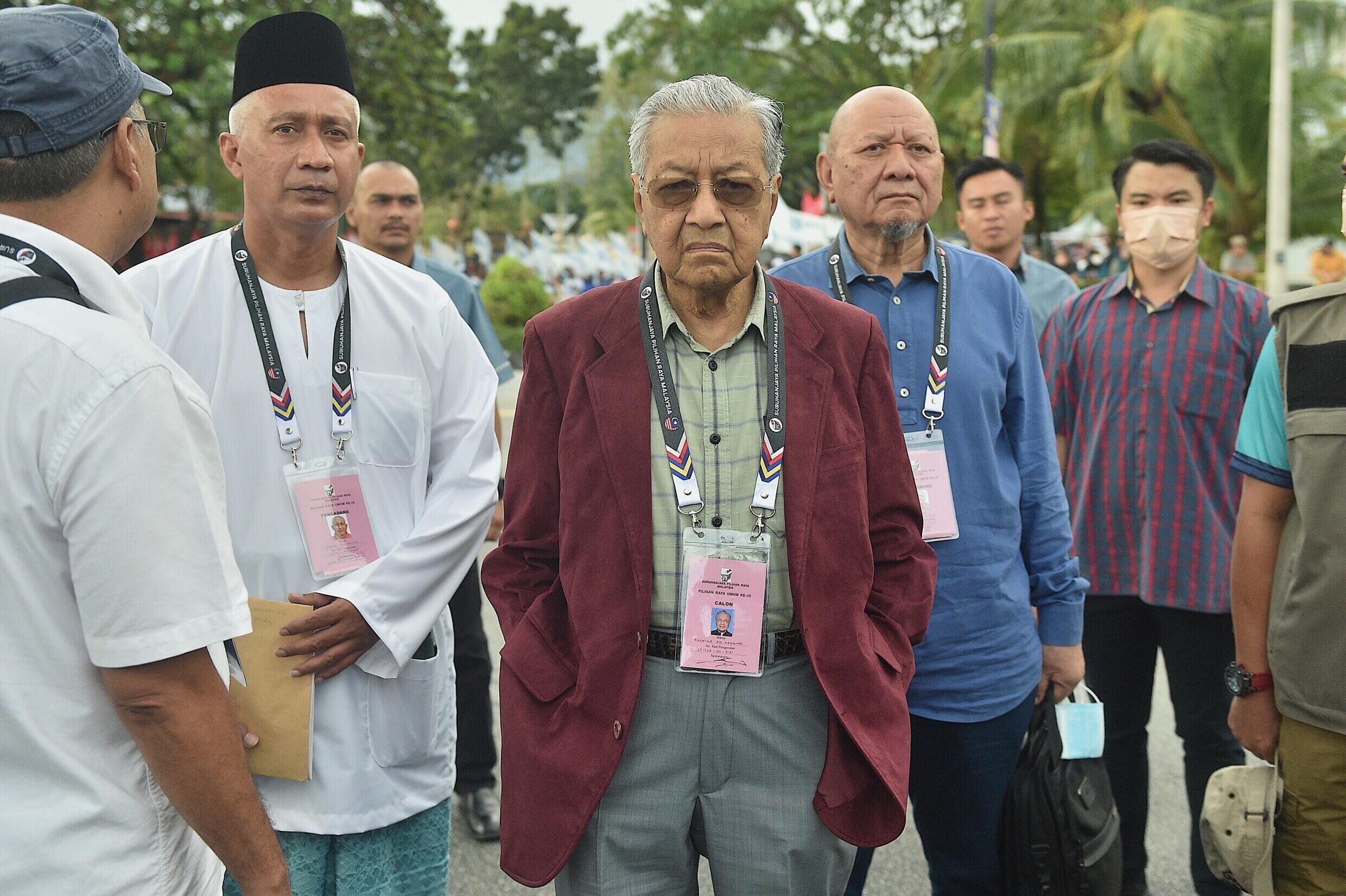 Time running out as Malaysia's Anwar fights for top job