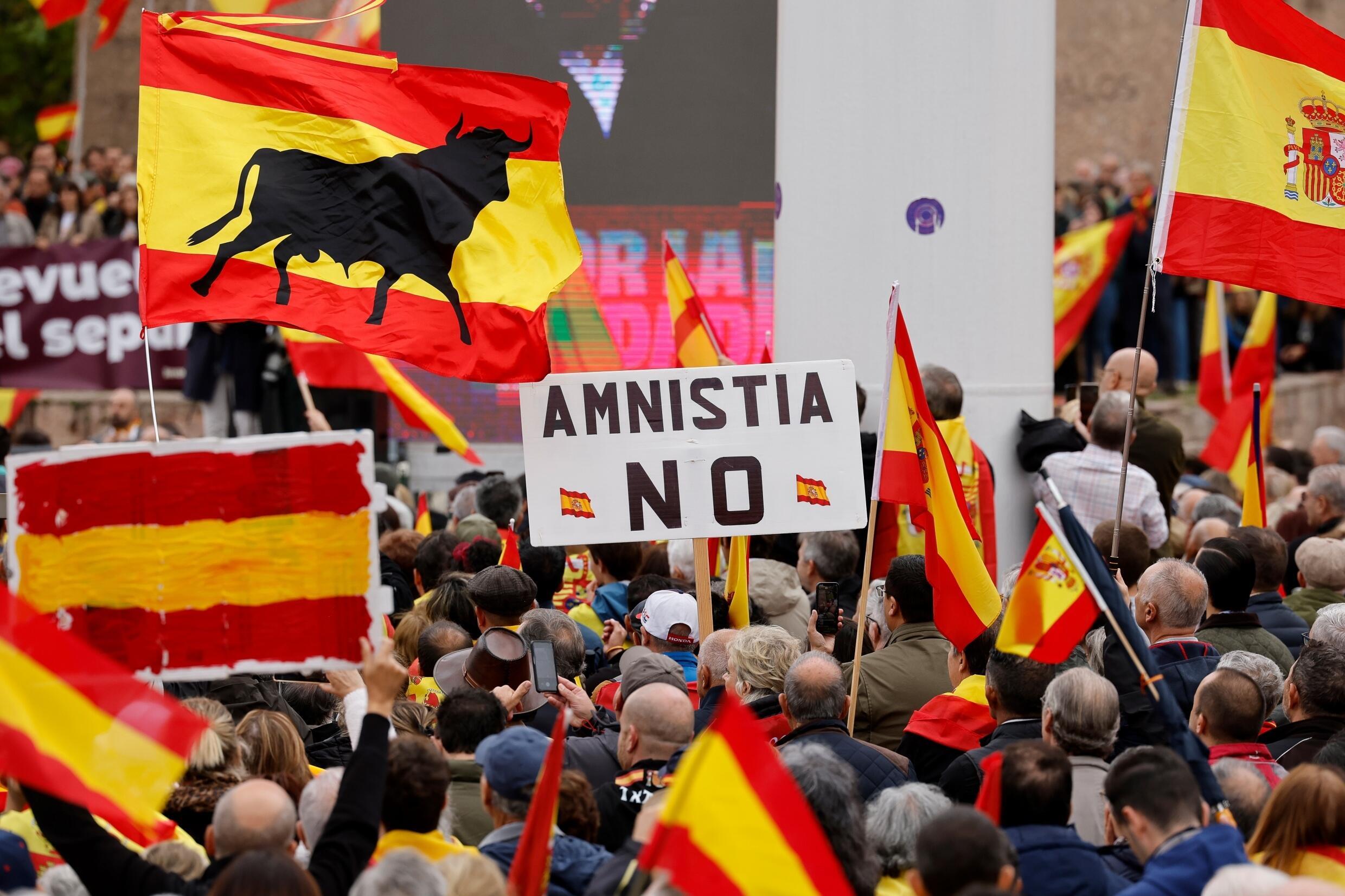 Tens of thousands rally in Spain against amnesty for separatists