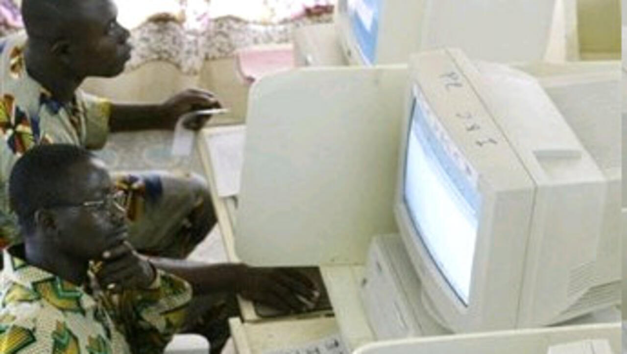 East Africa connects to broadband Internet - France 24