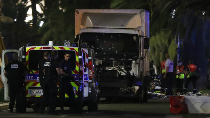 Dozens killed as lorry ploughs into crowd in Nice - France 24