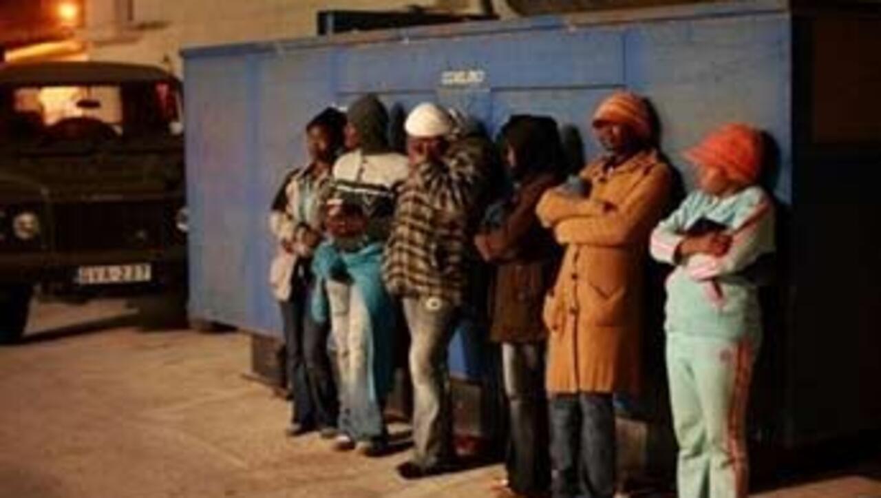 Migrants asked to trade traffickers for residence permits - France 24