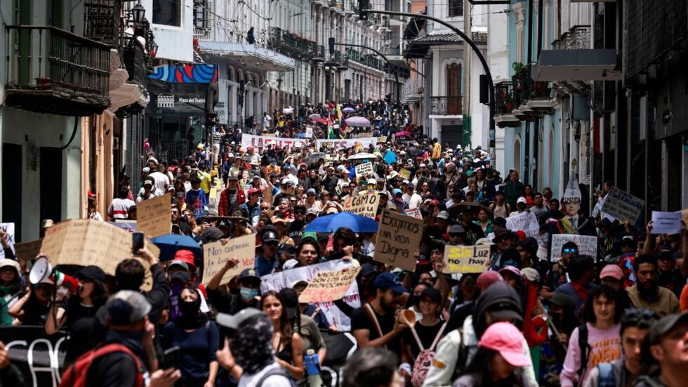 Fuera Noboa, fuera!”: protestan en Quito contra la triple crisis de ...