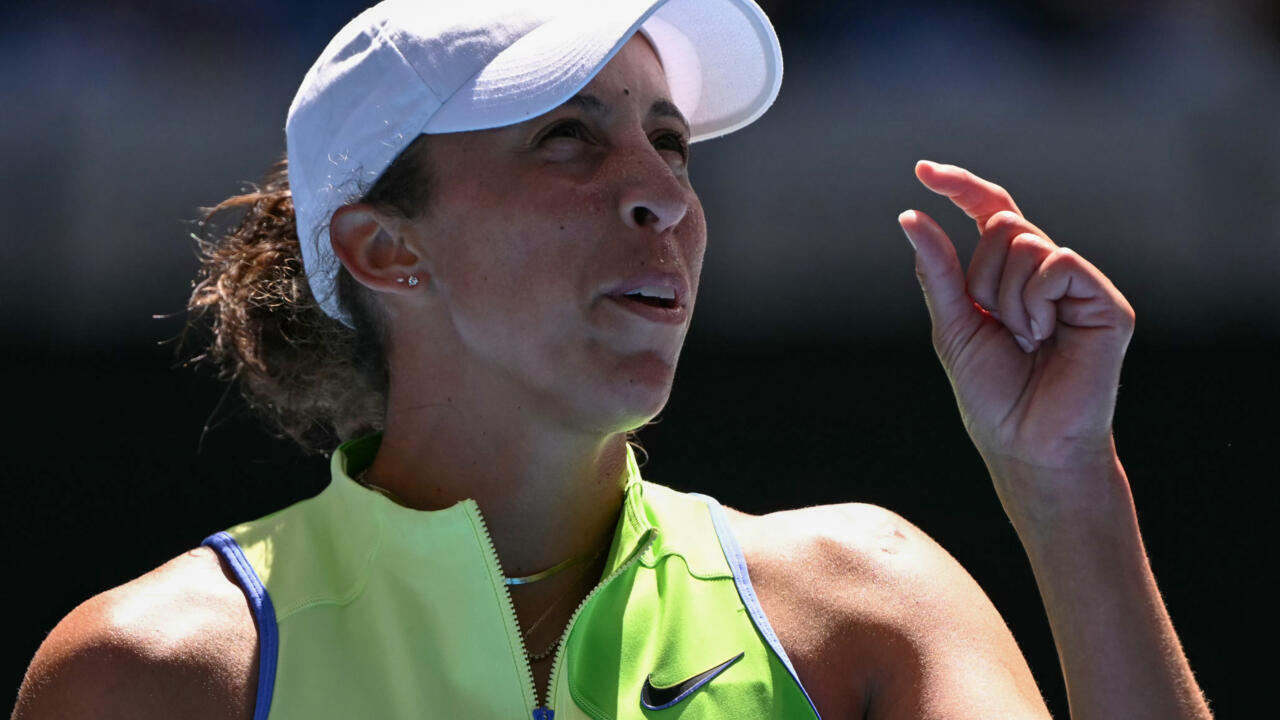 Keys blows hot and cold before making Australian Open third round