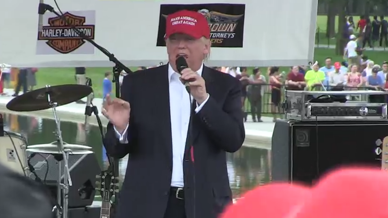 Video: Trump woos veterans at bikers’ rally