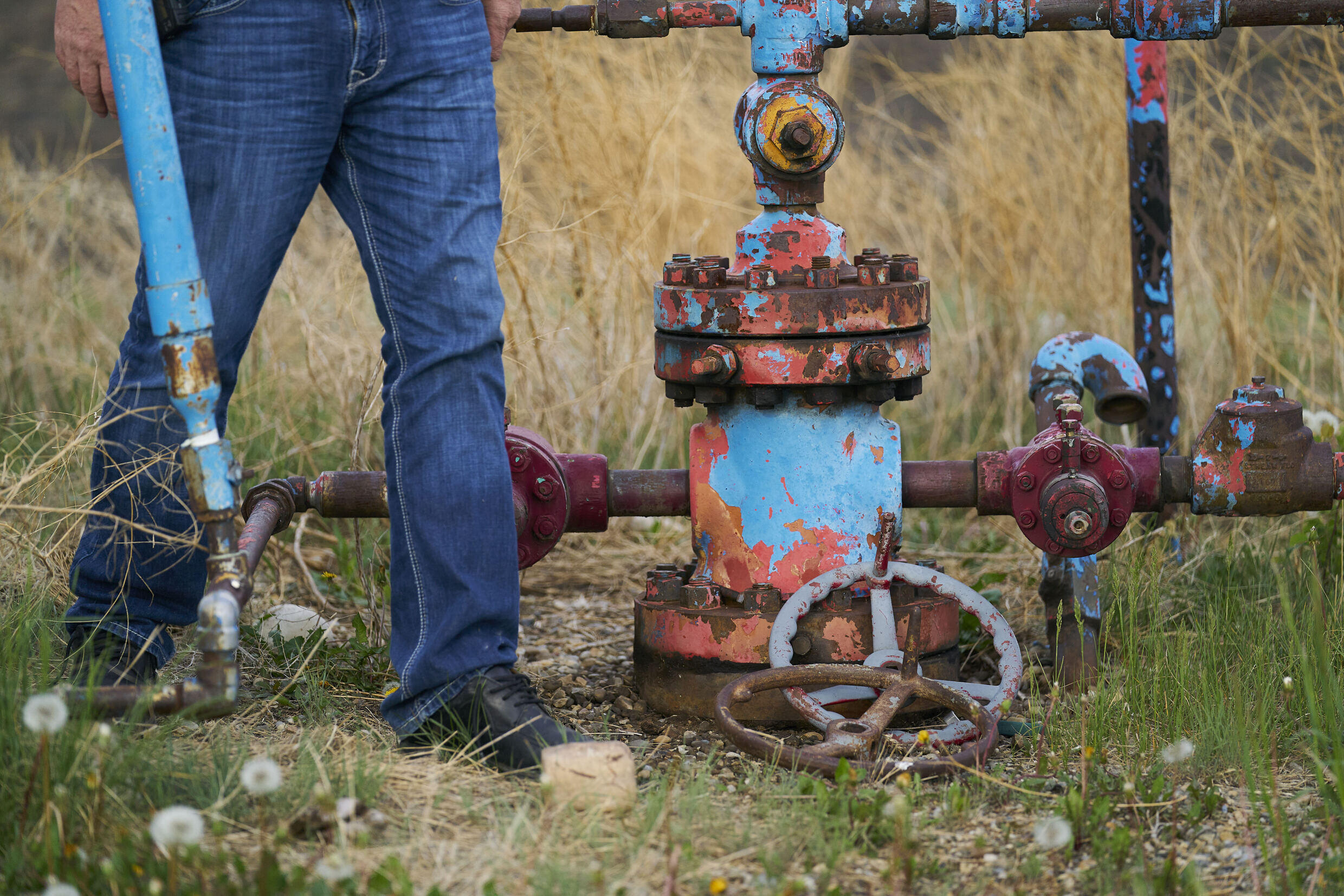 In Canada, deserted oil wells are environmental time bombs