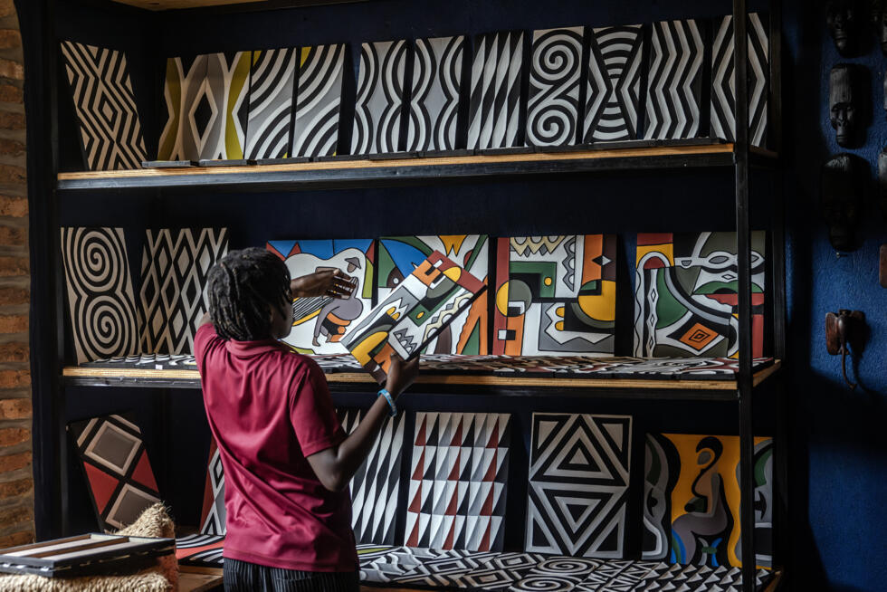 Reviving a traditional art form in Rwanda after genocide