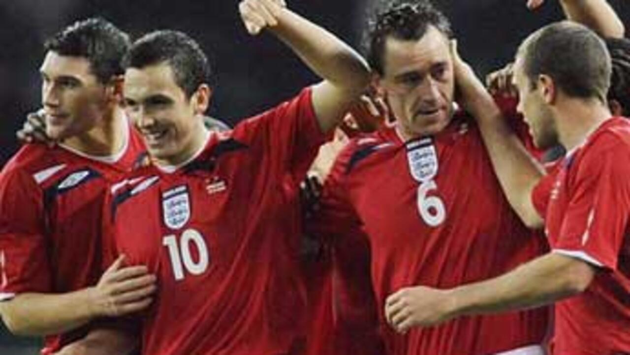 Holland and England impress, Italy and Greece draw