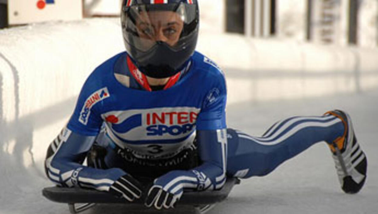 Amy Williams wins rare British gold medal in skeleton