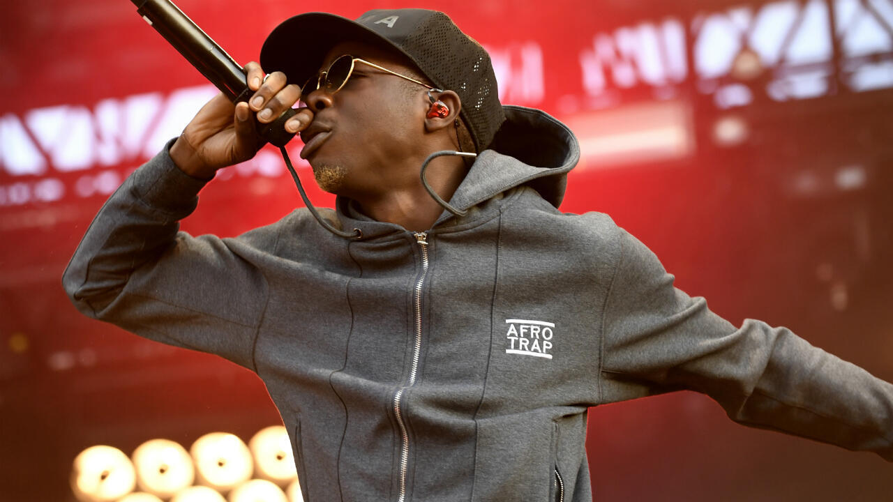 Six mois après une rixe mortelle, le rappeur parisien MHD en détention ...