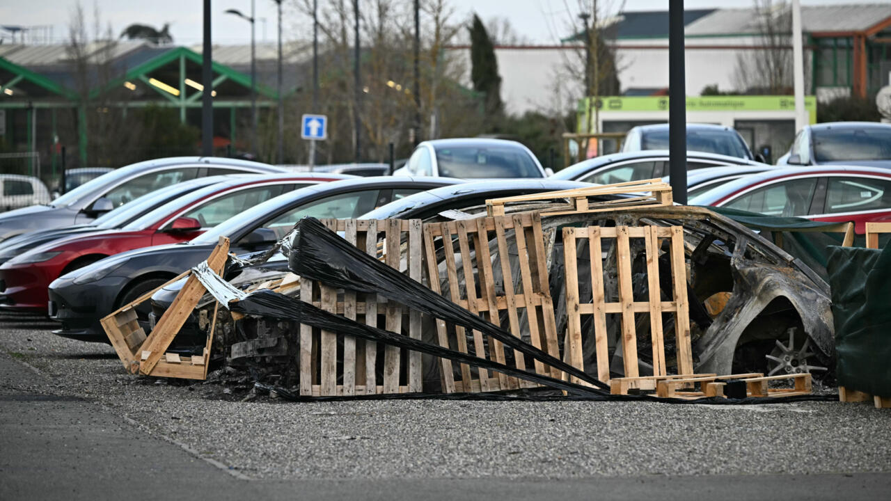 25 Tesla incendiées près de Marseille, la piste criminelle envisagée