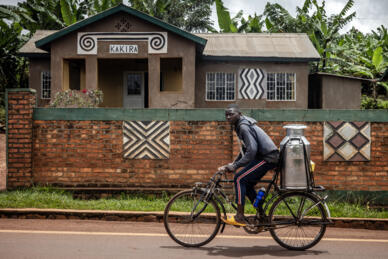 Reviving a traditional art form in Rwanda after genocide