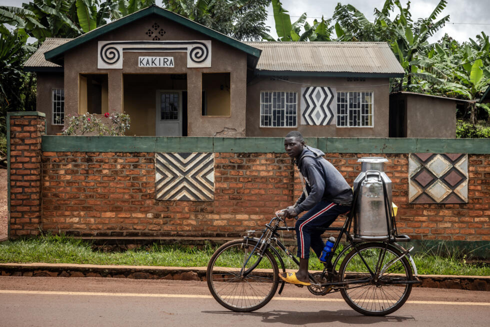 Reviving a traditional art form in Rwanda after genocide