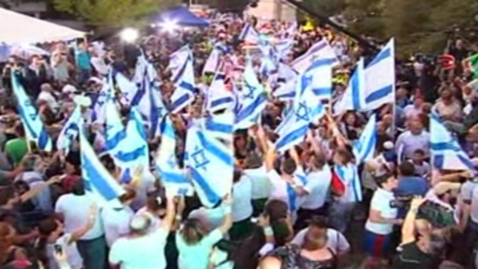 Freed soldier Gilad Shalit arrives home