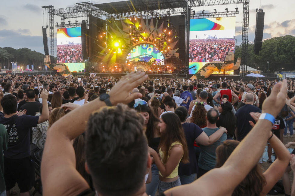 Israel conducts deadly raids backed by air strikes in northern Gaza