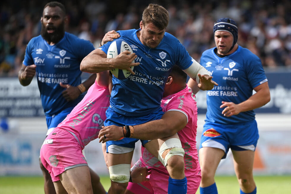 Schmidt backs 'scavenger' Champion De Crespigny against Lions