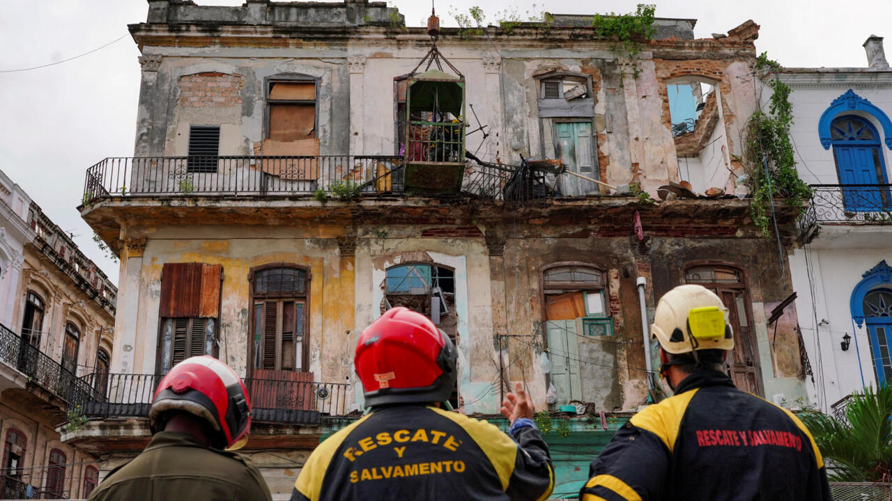 Al menos dos muertos y dos desaparecidos tras derrumbe de un edificio multifamiliar en Cuba