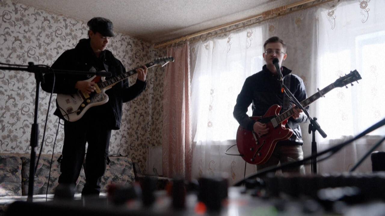 ‘They’re different from us’: the Ukrainian teens forged by a decade of war - France 24