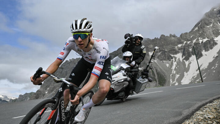 Pogacar flexes his muscles to reclaim yellow jersey in first mountain ...