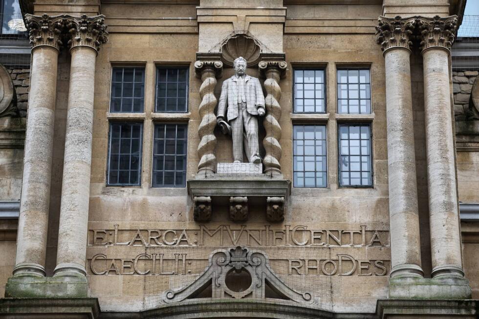 En Angleterre, des touristes à la découverte du côté sombre d'Oxford et ...