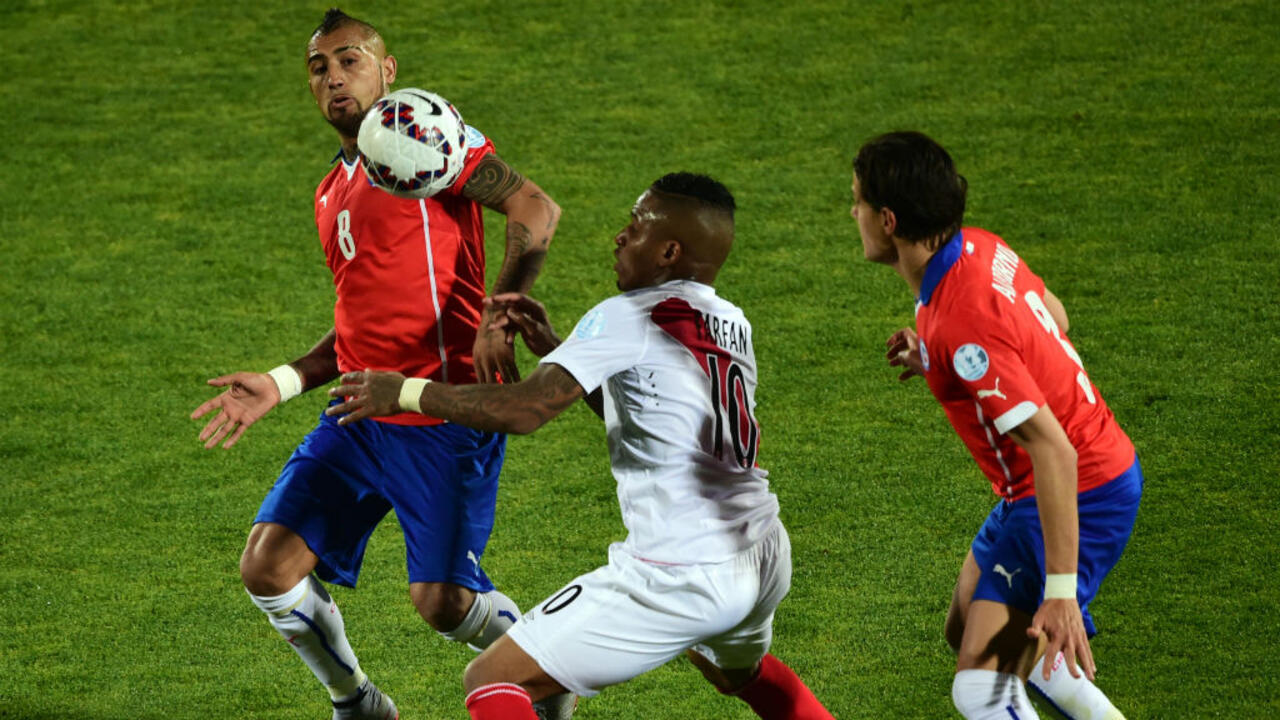 Hosts Chile edge Peru 2-1 to reach Copa America final