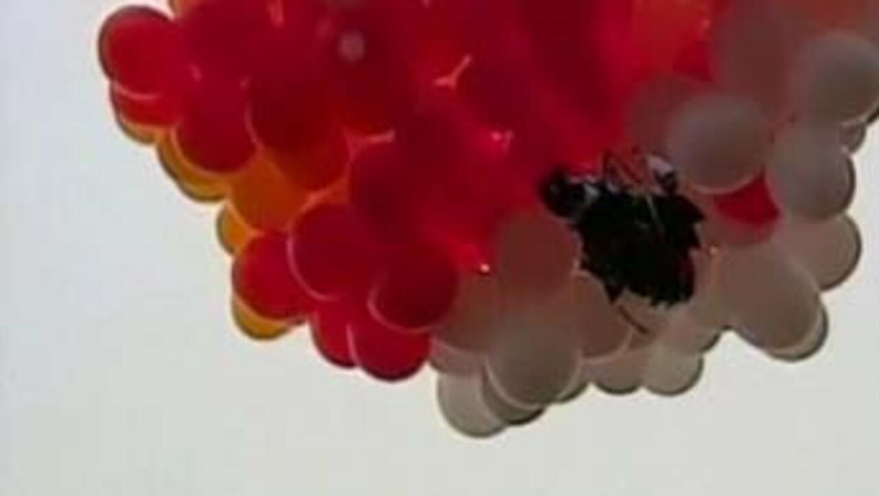 Flying-balloon priest goes missing - France 24