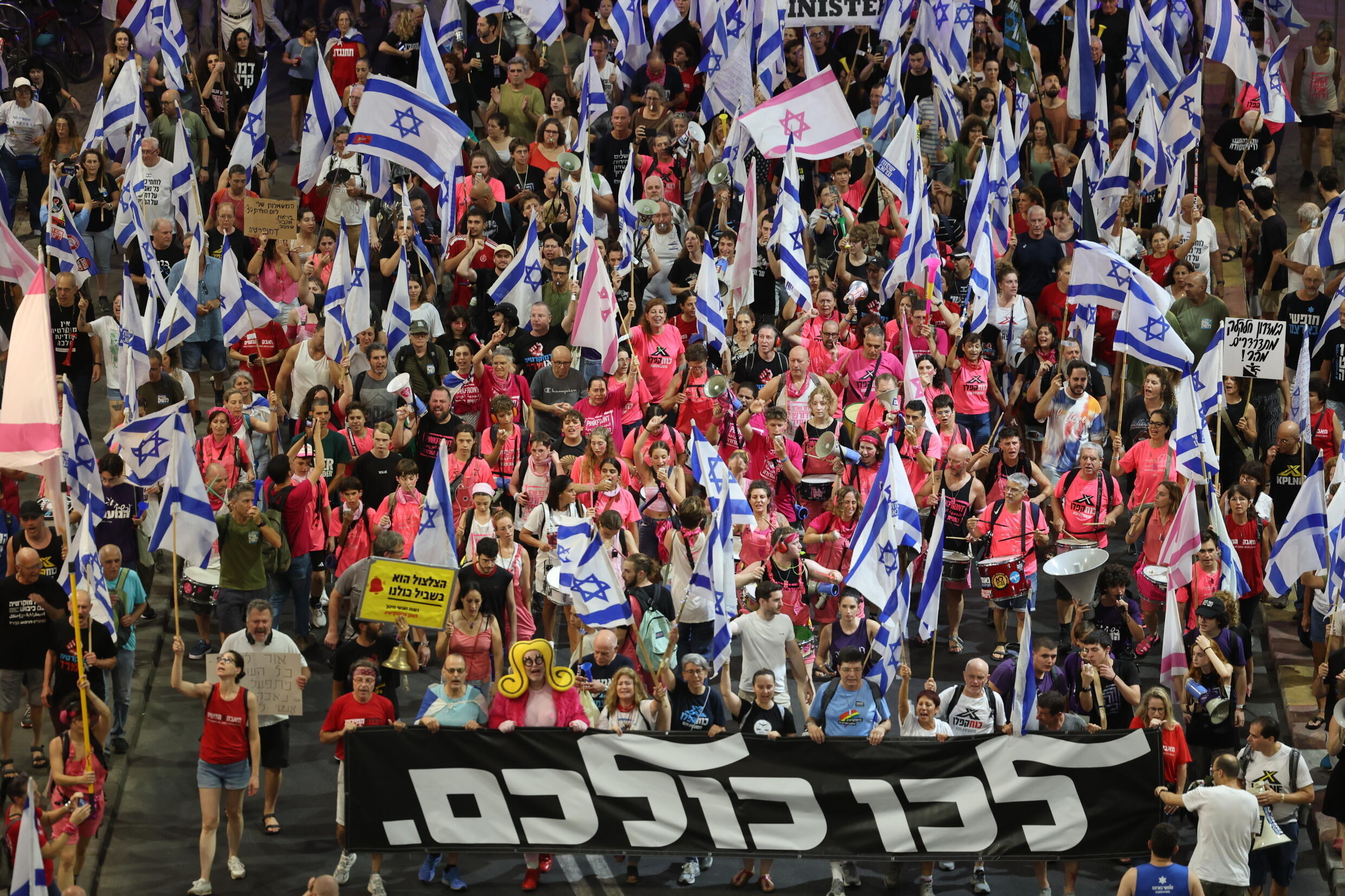 'Democracy, Democracy' chant Israelis protesting legal reforms