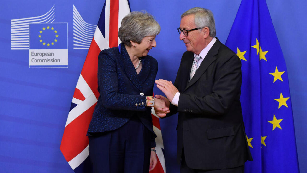 UK, EU leaders finalise divorce at Brexit summit in Brussels