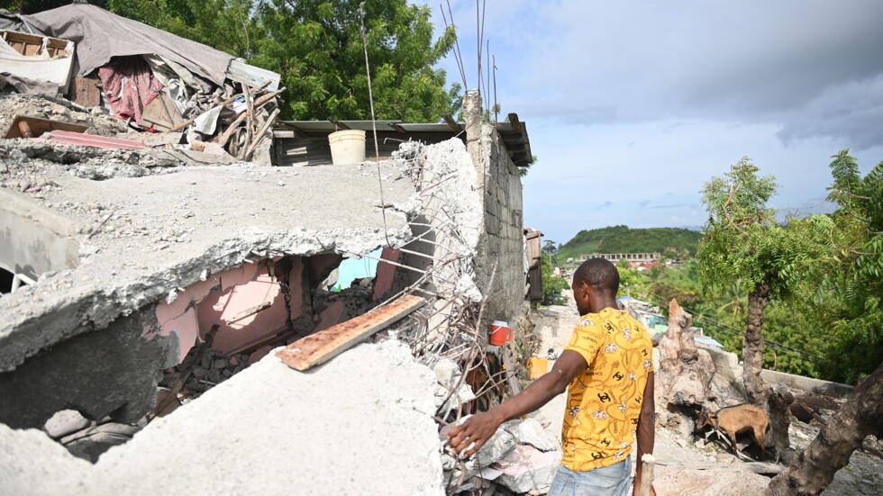 Four dead, several dozen injured in Haiti quake