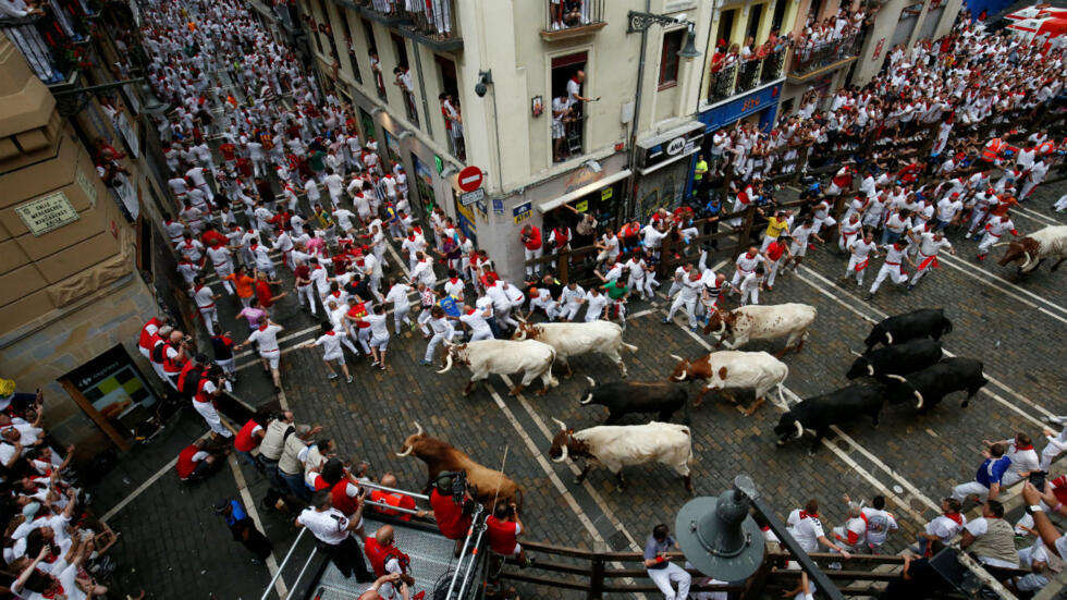 España: con el grito ¡Viva San Fermín! (y algunos heridos) inician las ...