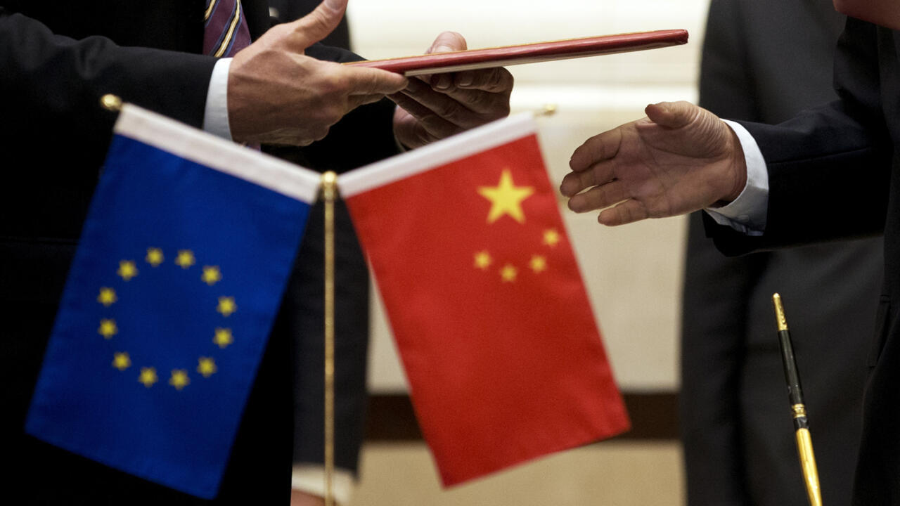 China y la UE buscan recomponer su relación tras 50 años de comercio y choques arancelarios ...