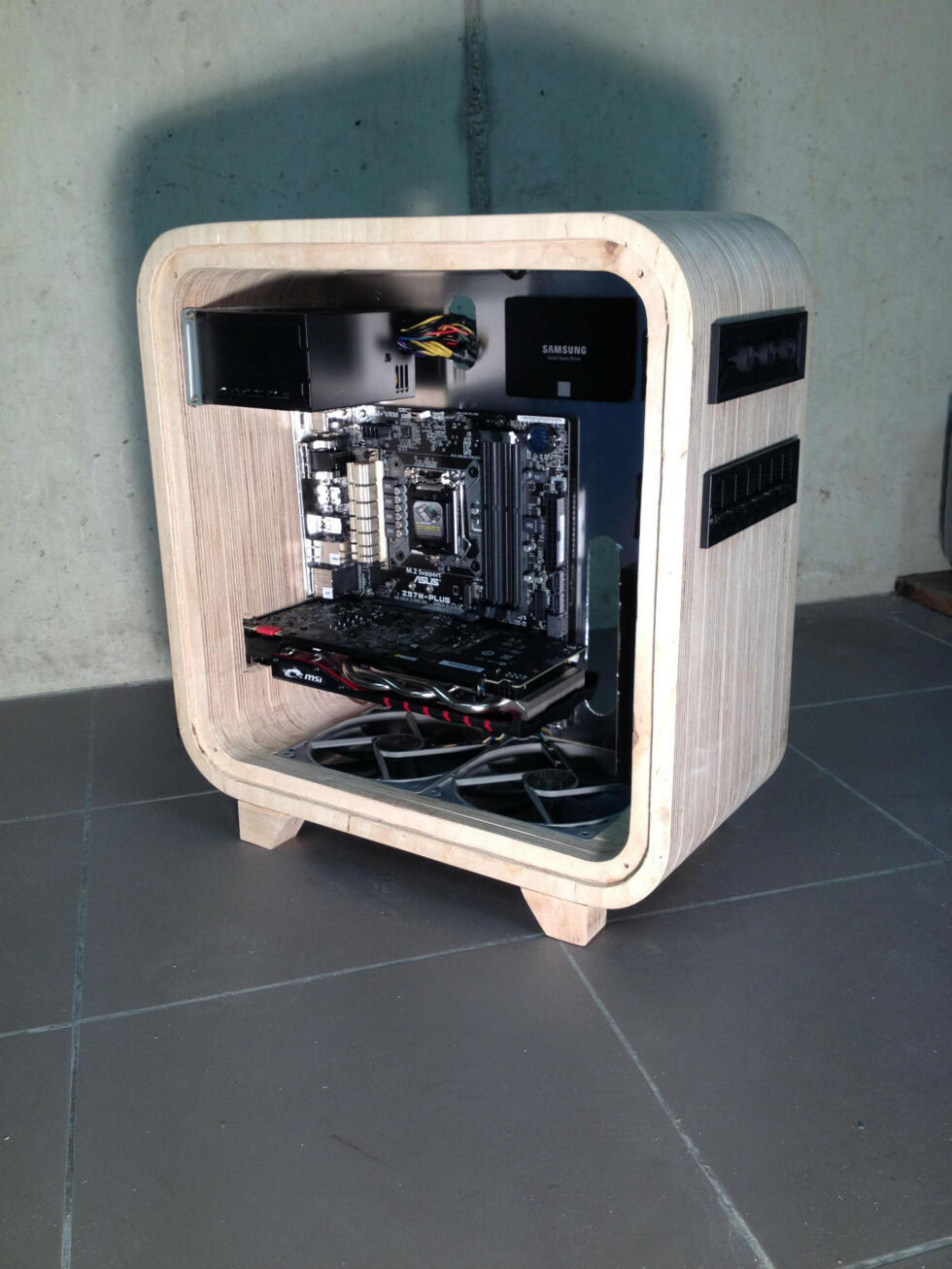 Un internaute construit son PC en bois et imagine le plus bel ...