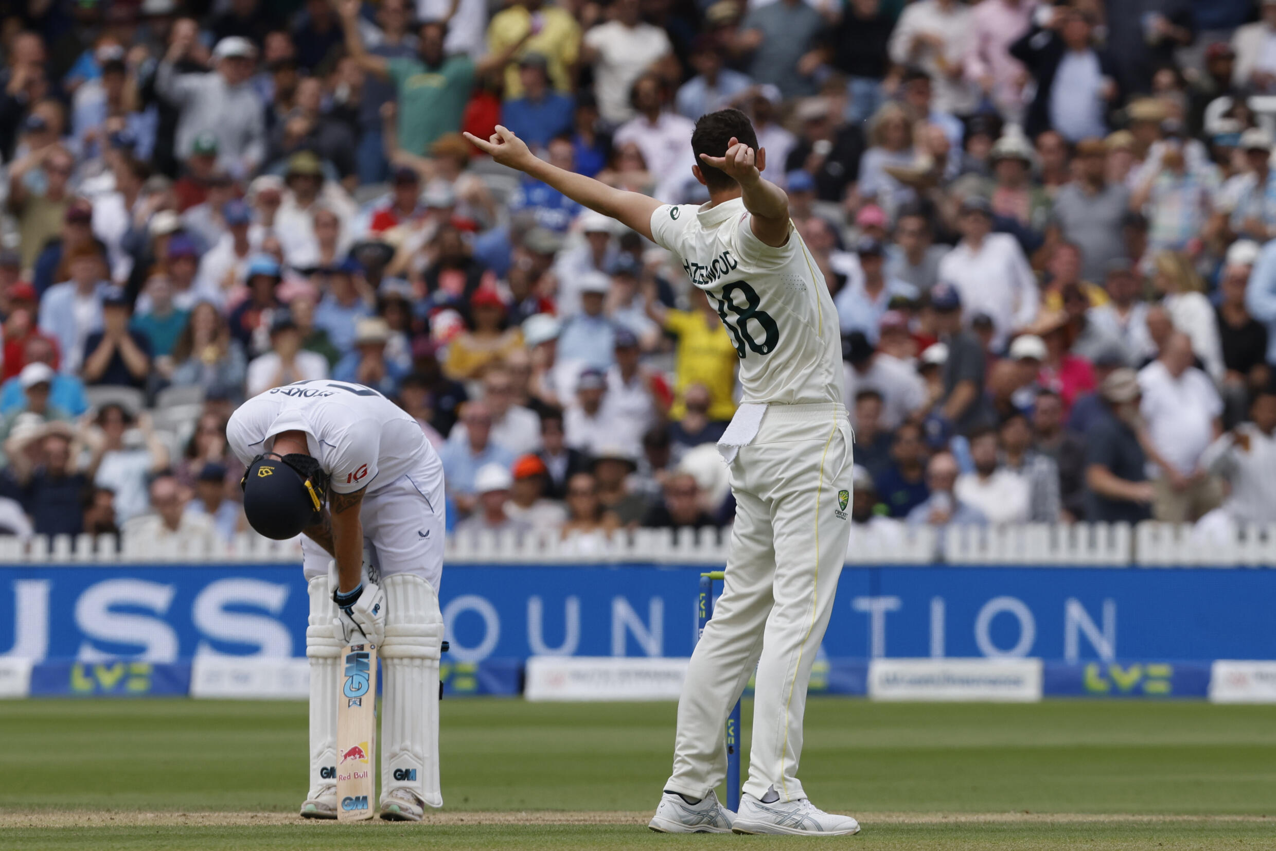 Australia win fractious 2nd Ashes Test despite stunning Stokes century
