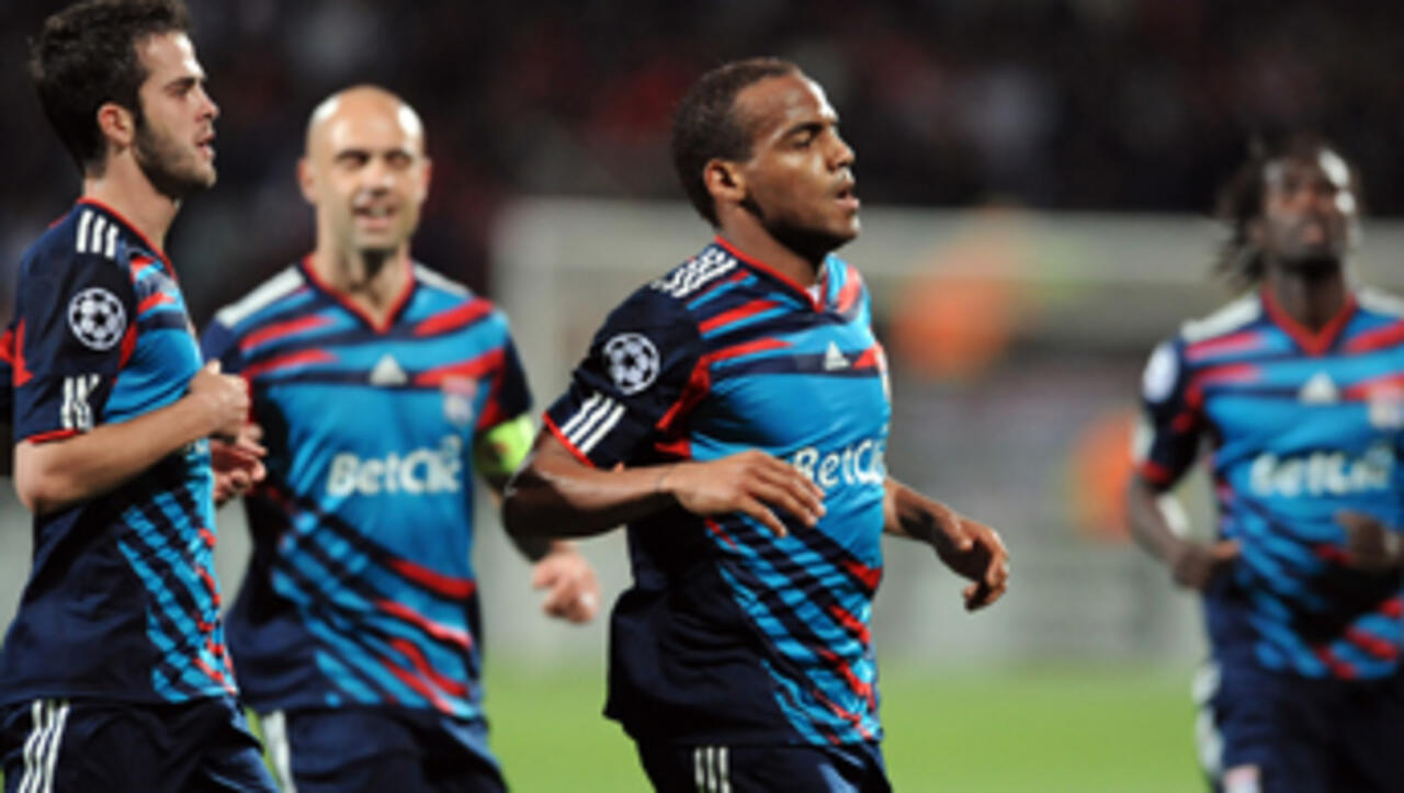 Lyon se rapproche des huitièmes de finale