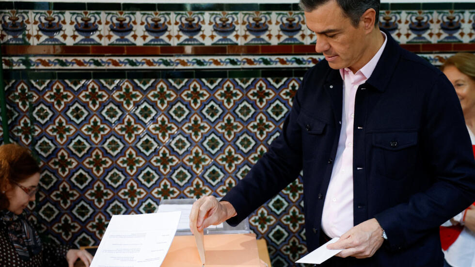 Spain shows rightward swing in local and regional elections