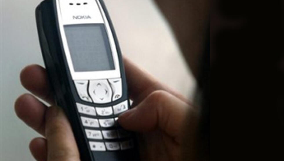 EU hopes to cut costs on roaming SMS