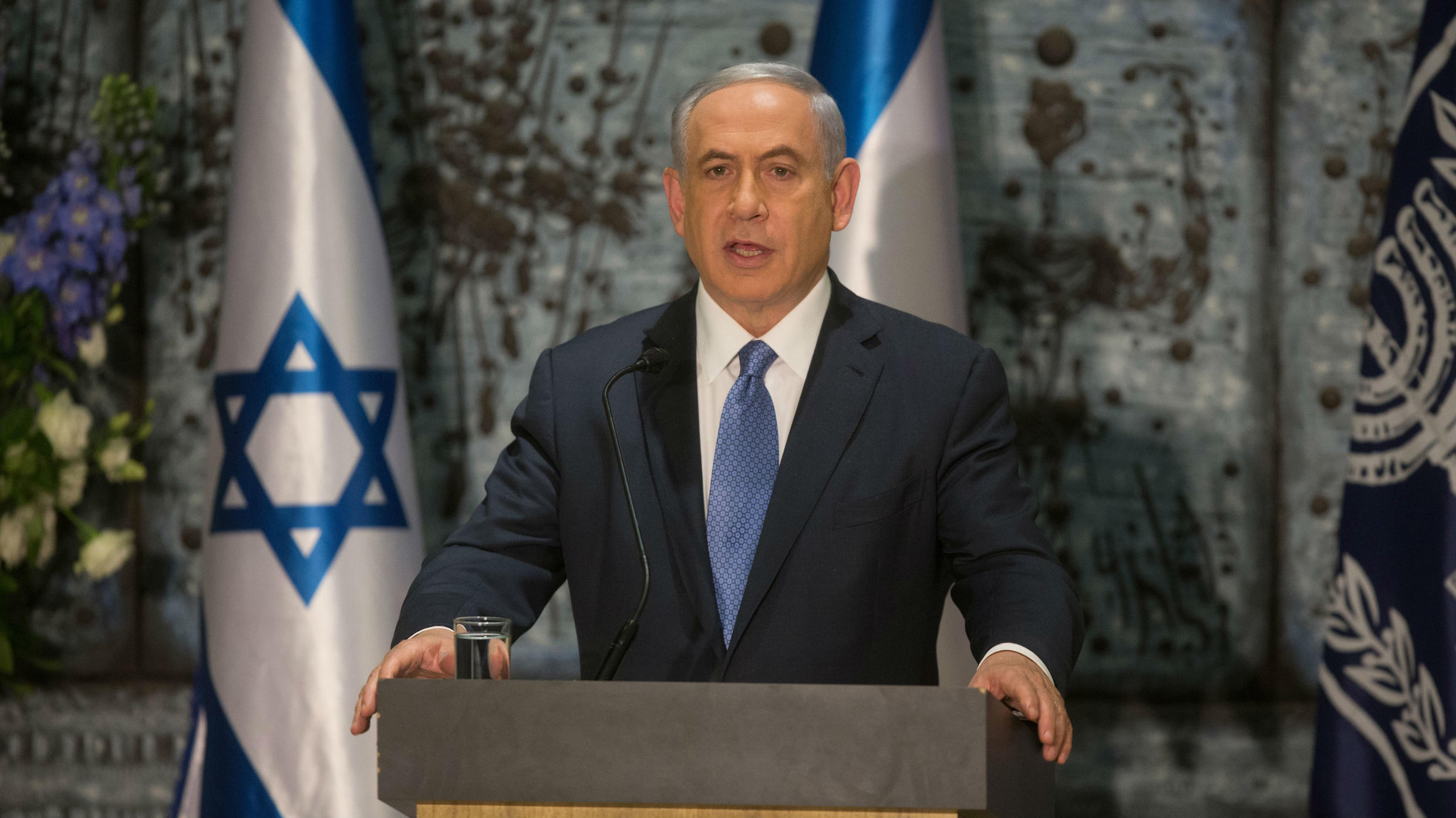 Netanyahu wins approval to form new coalition government