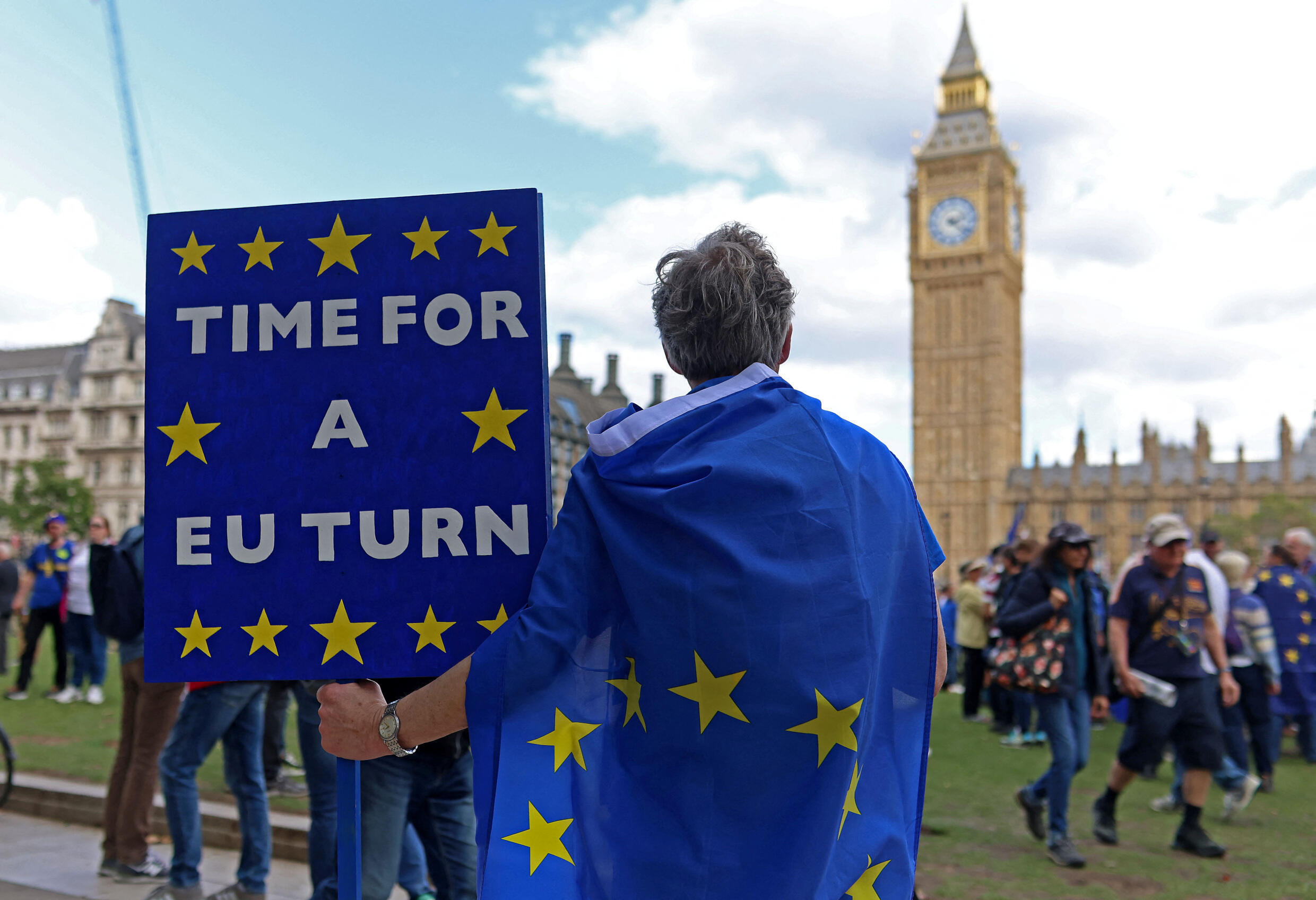 Pro-EU supporters march for Britain to rejoin the European Union
