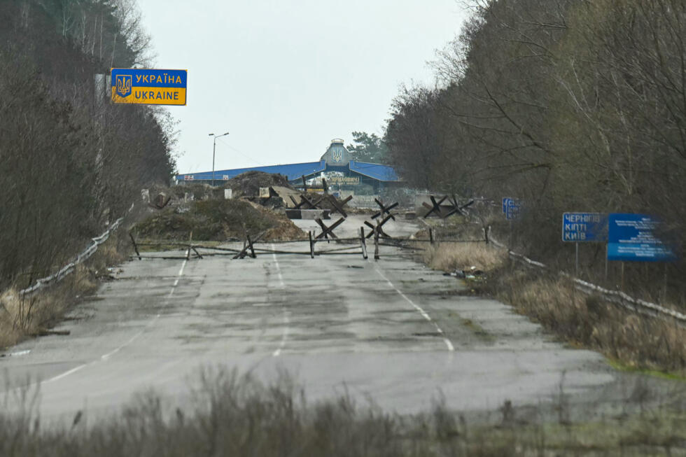 Silence and suspicion on Belarus's border with Ukraine