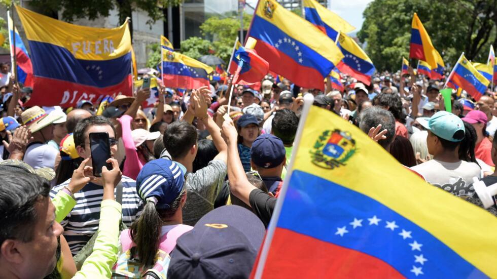 Au Venezuela, des milliers de manifestants contestent la réélection de ...
