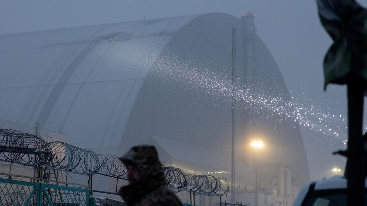 Russian strike could collapse Chernobyl shelter: plant director ...
