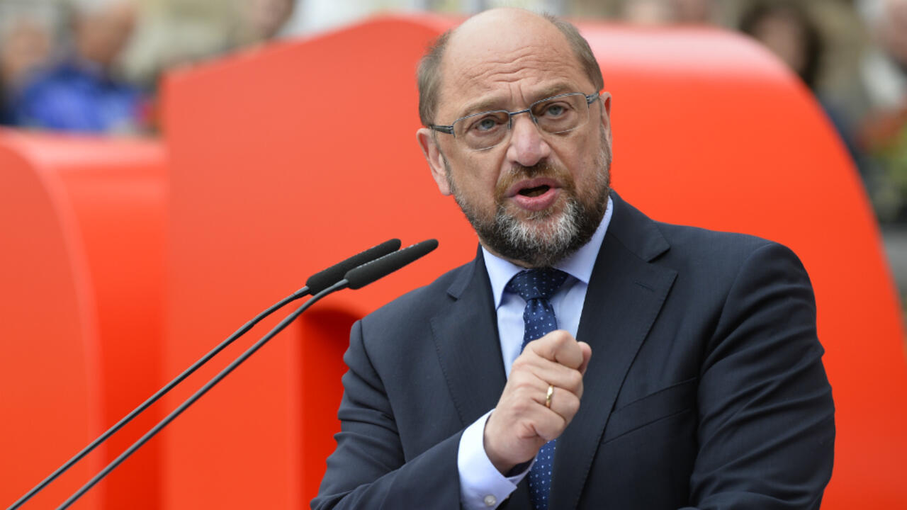 SPD leader Schulz backs talks with Merkel on political impasse