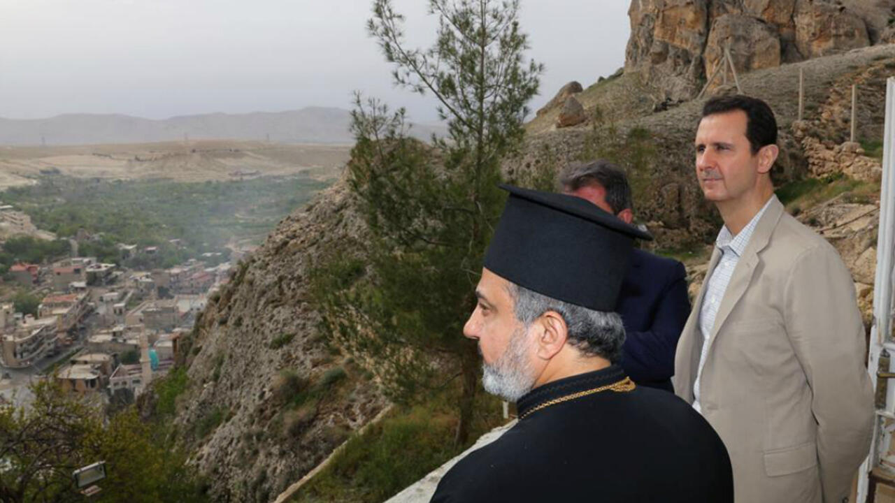 Syria’s Assad visits recaptured Christian town at Easter
