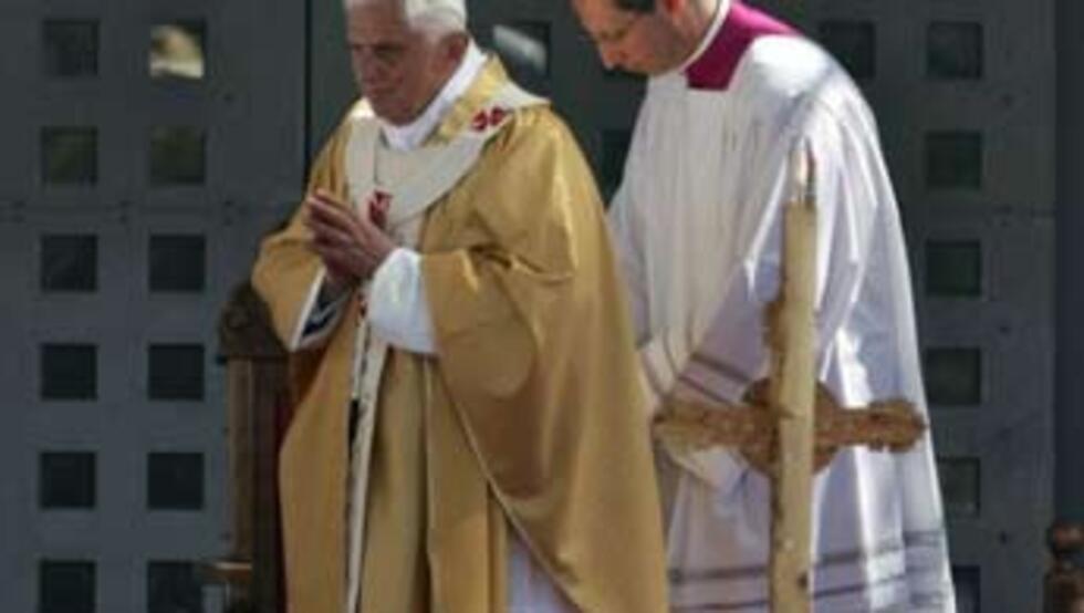 Pope holds mass in Nazareth, meets Netanyahu