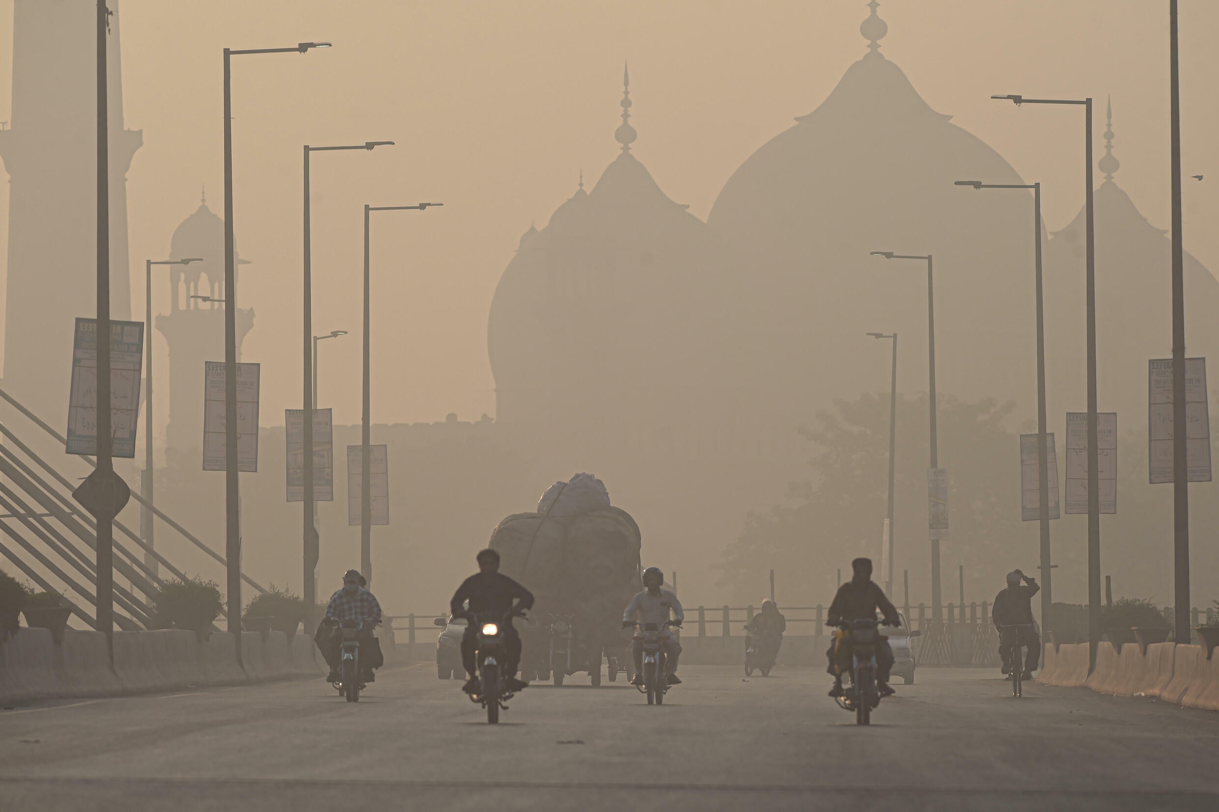 Pakistan: les habitants de Lahore en ont assez de la pollution ...