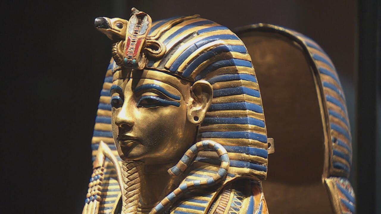 Dans le secret des pyramides : à la découverte du trésor extraordinaire ...