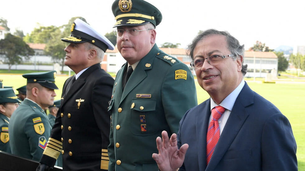 Colombia agrees ceasefire with five largest armed groups