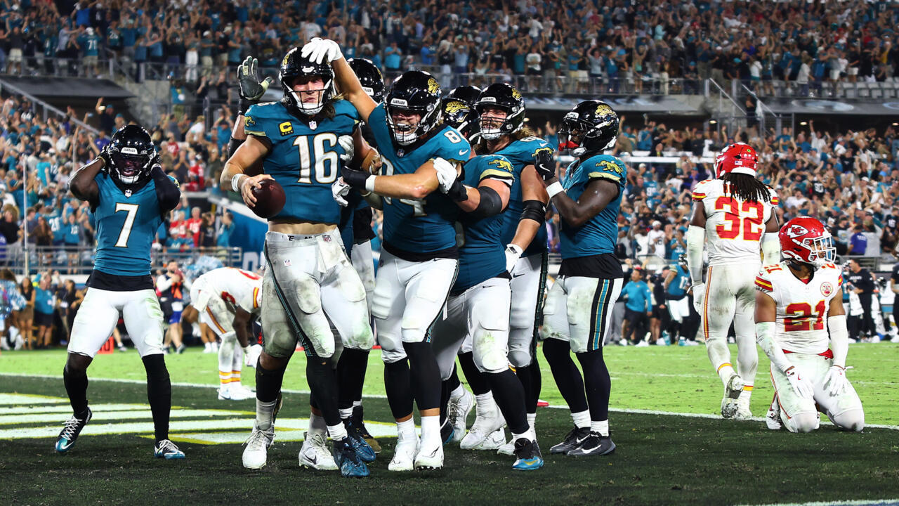 Lawrence sparks Jaguars over Chiefs in NFL thriller