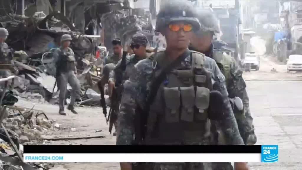 Philippines: Planes pummel Marawi with bombs as street fighting ...