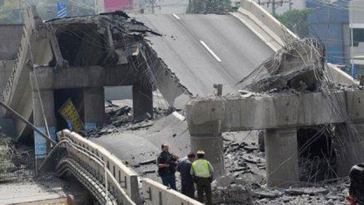 Death toll rises to several hundred amid reports of looting