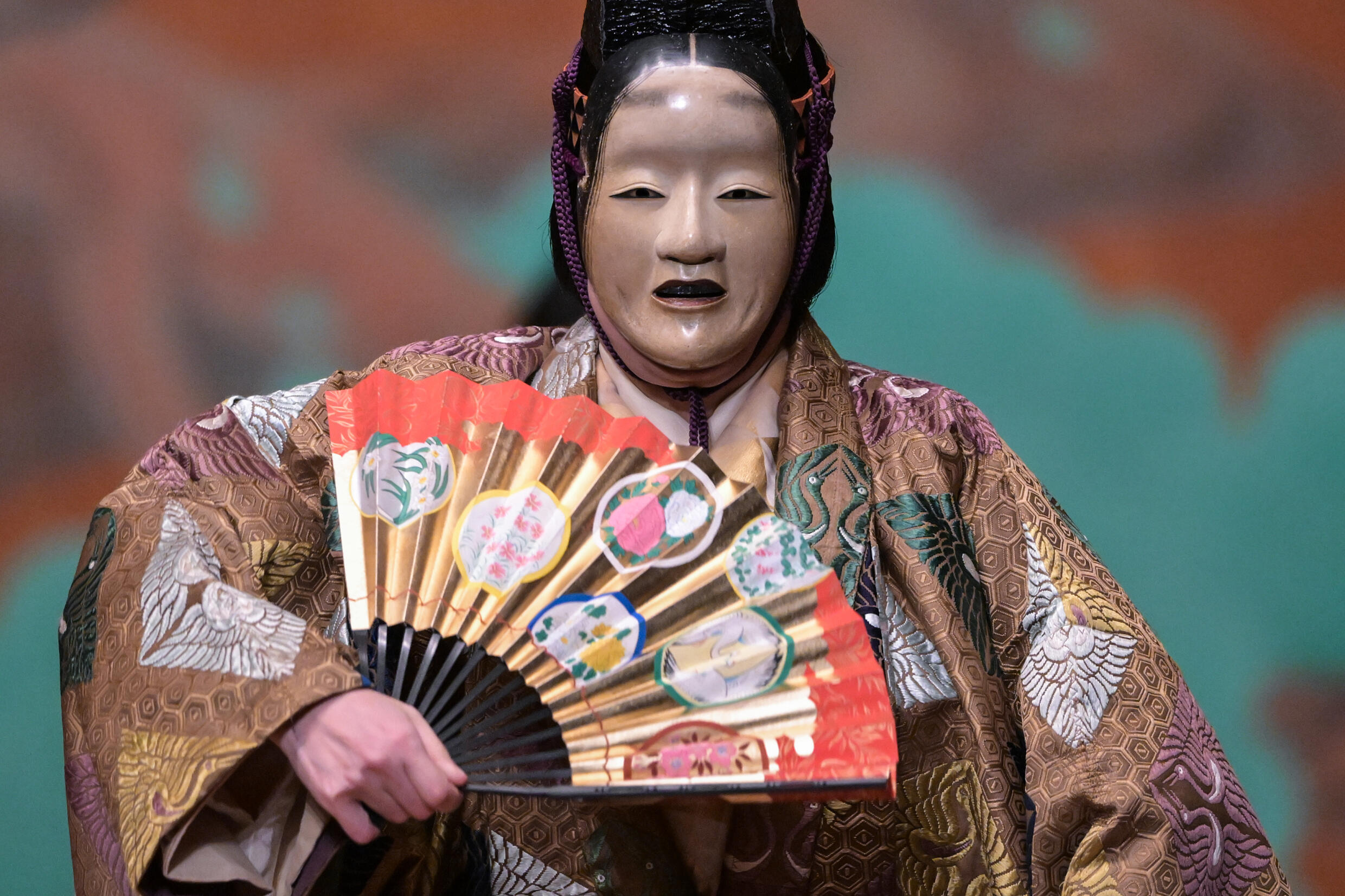Women break into Japan's 'masculine' Noh theatre